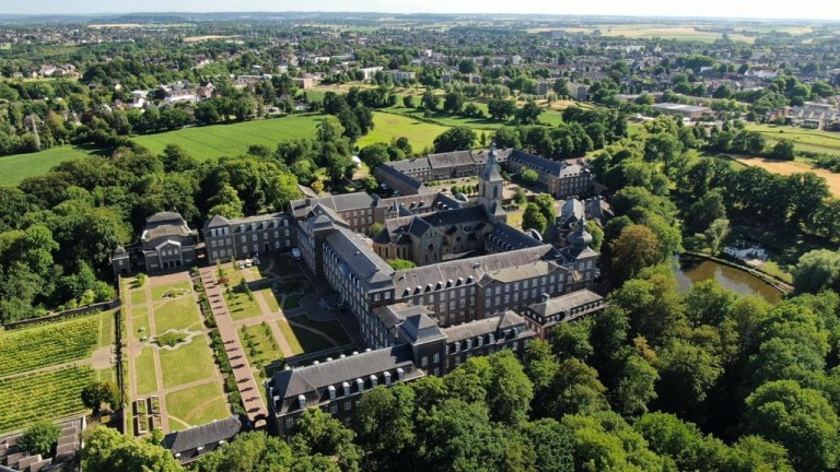 Historische adbij in Limburg | Abdij Hotel Rolduc *** | weflycheap